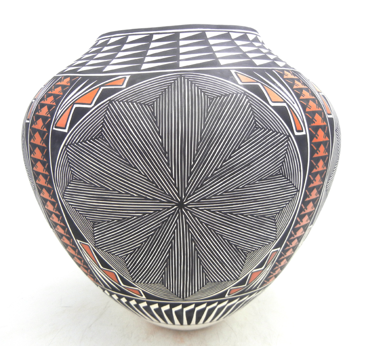 Native American Pottery Designs & Styles - Palms Trading Company