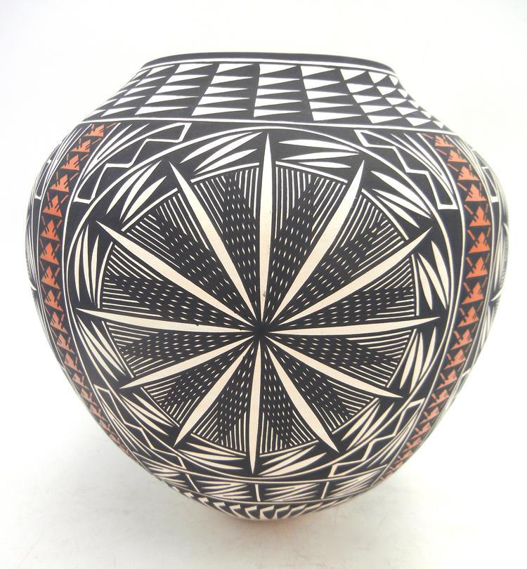 Highlighting Our Renowned Acoma Pueblo Pottery Artists
